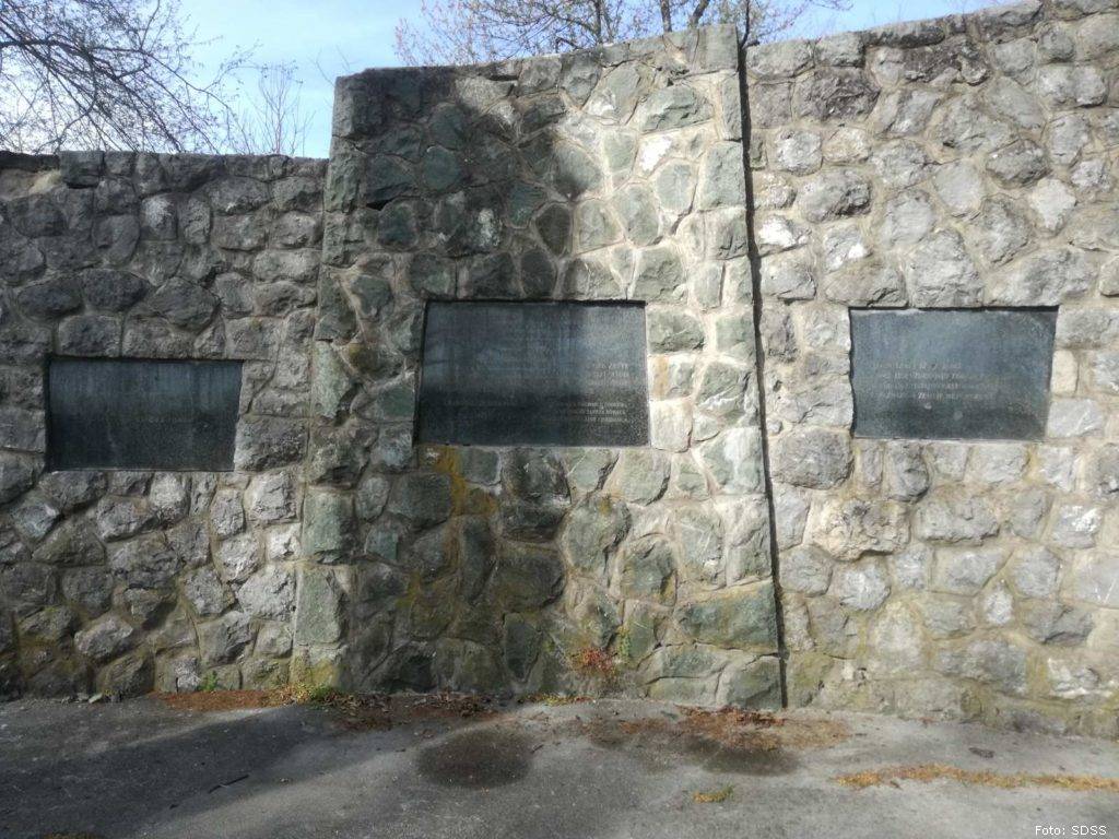 “Neutralizovani” ustaški grafiti sa spomenika u Banskom Grabovcu!