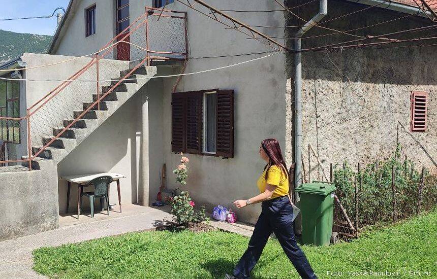 Gračačka poštarka u pohodu ličkim selima