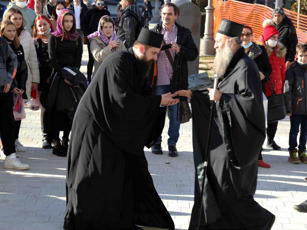 Patrijarh Porfirije obradovao decu sa Banije i Korduna